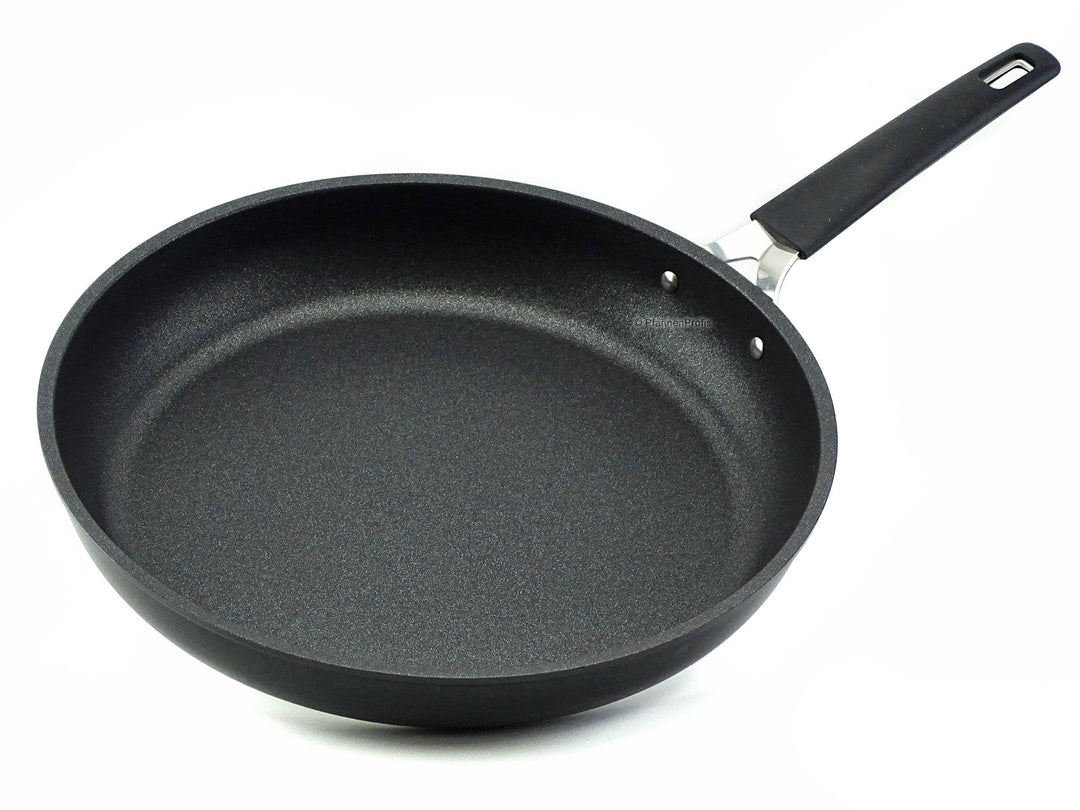 robust non-stick pans, reinforced with titanium and diamond, 33 carati ...